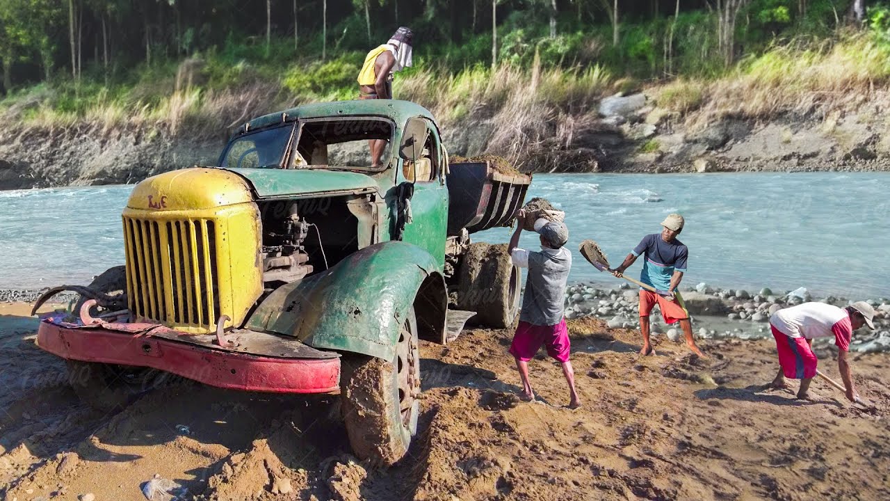 Using Super Old Soviet Truck to Transport Tons of River Sand - YouTube