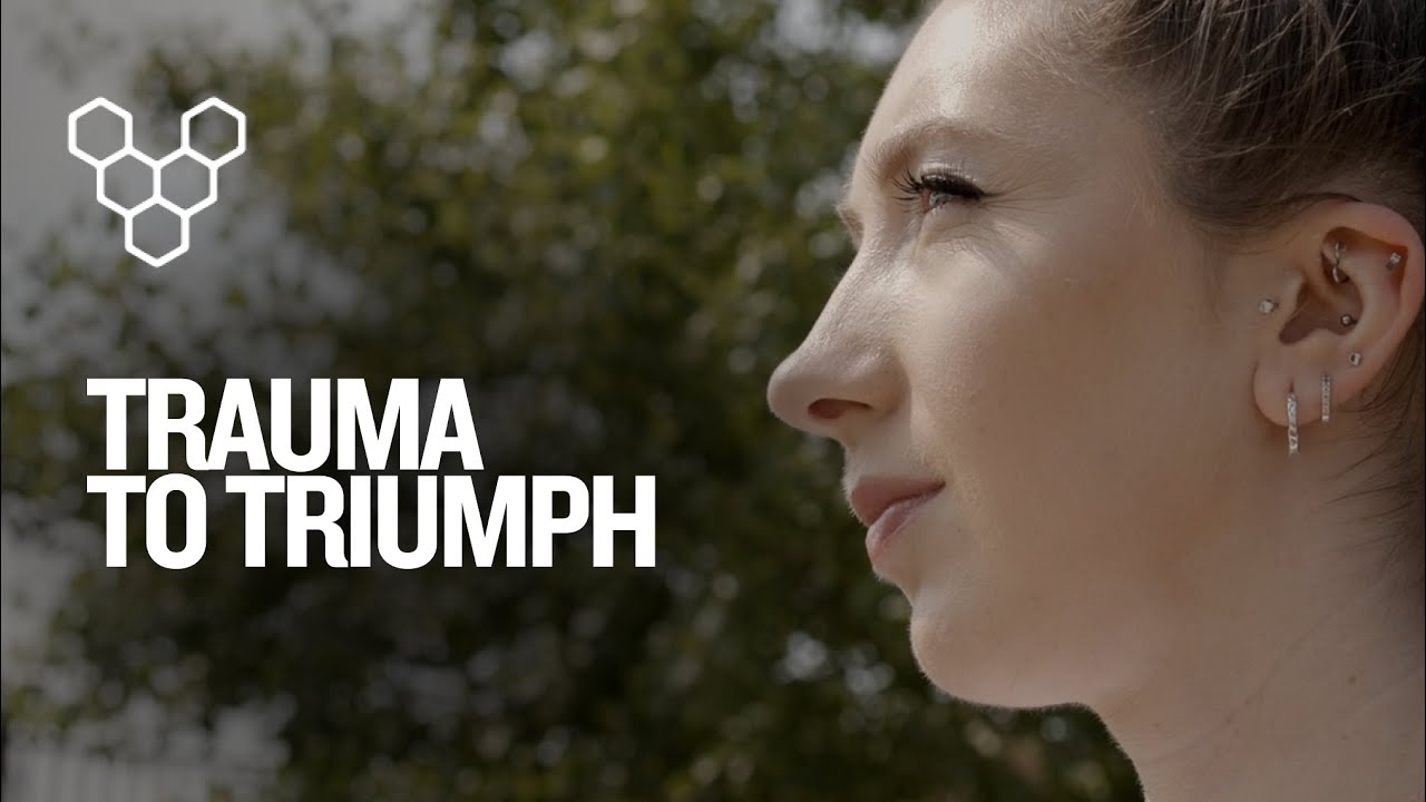 Sophia Ellis: From eating disorder to powerlifting champion - YouTube