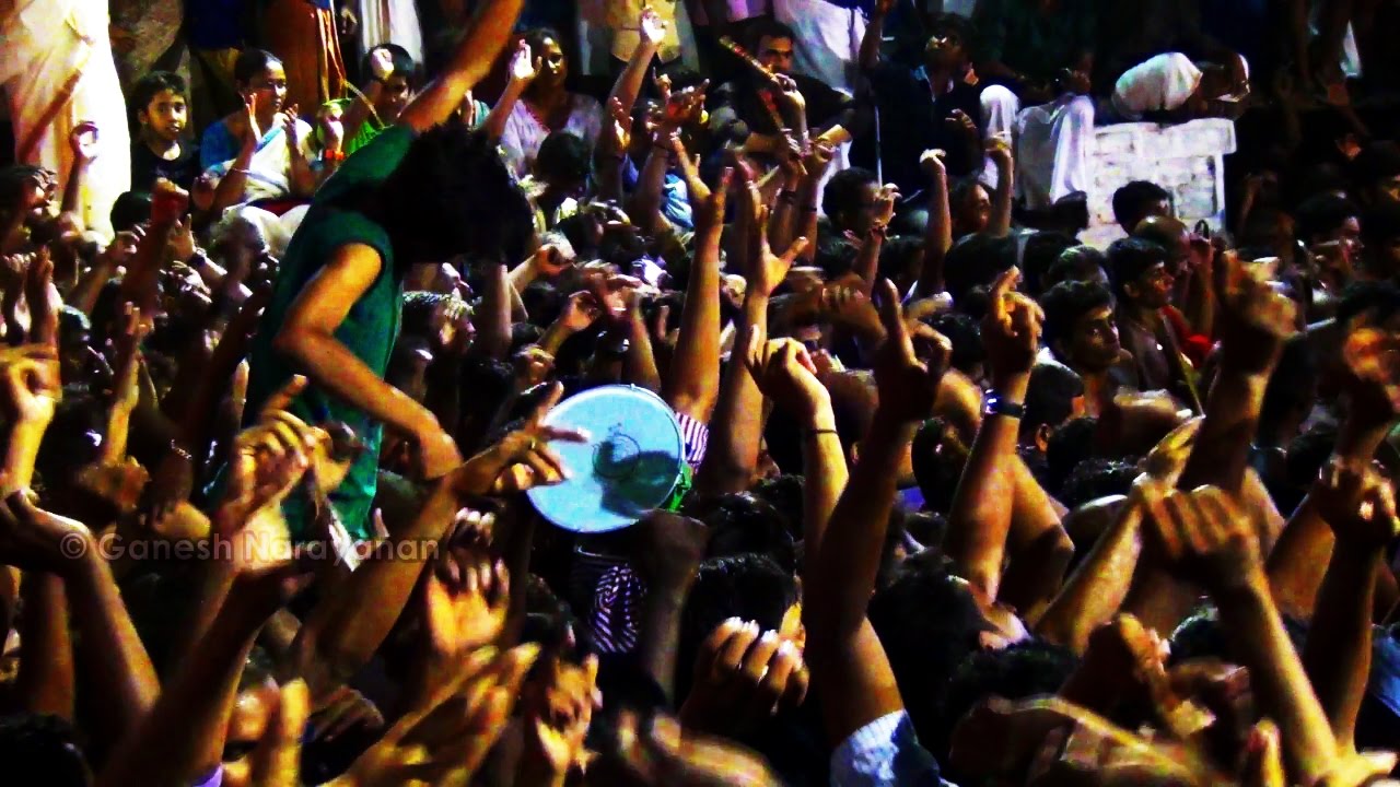 Panchari Melam : Crowd Frenzy @ Peruvanam Nadavazhi - YouTube