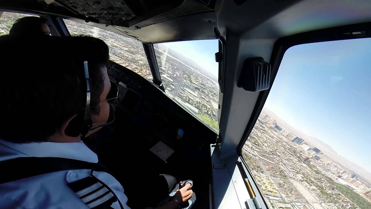 KLAS Visual Approach Runway 19L Airbus A320 - YouTube