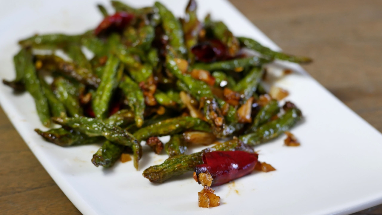 Spicy Sichuan beans - YouTube