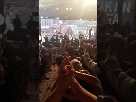 Taşköprü serkan kaya konseri(erik dalı )serkan kaya sahneye seyirci