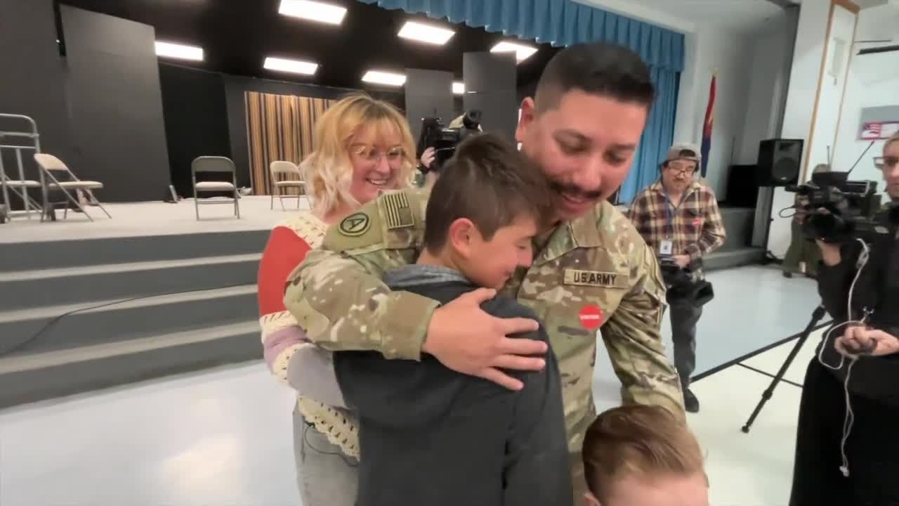 Army dad returns from deployment, surprises son at Glendale school ...