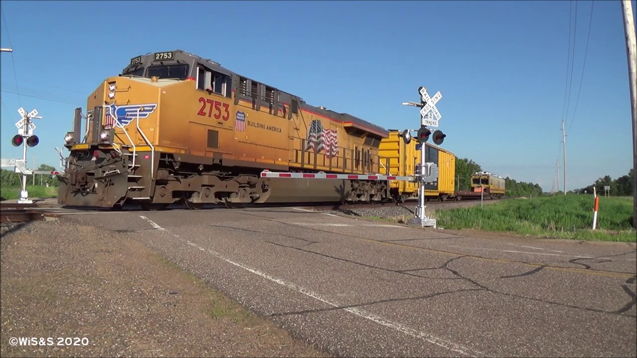 Union Pacific EC-5 Geometry/Engineering Train on the Altoona Sub - YouTube
