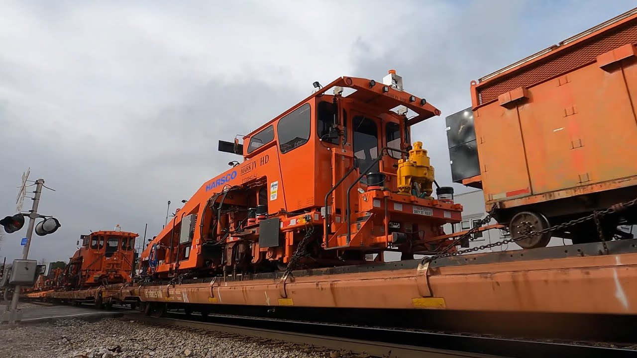 NS Loaded MoW Equipment Train 922 with a Scorpion Car Flies Past ...