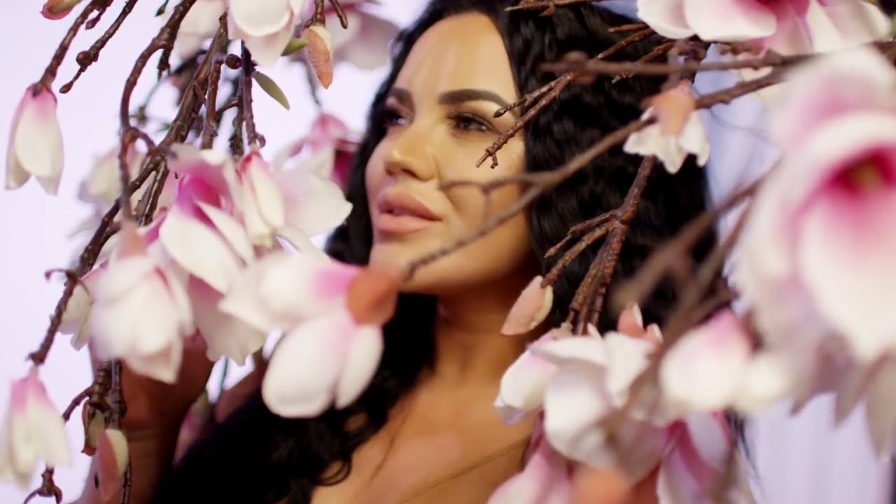 Carmen de la Salciua Georgiana Lobont - Trandafir cu floare alba🤍 ...