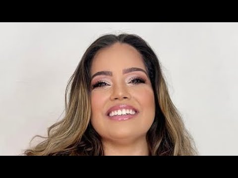 Dry Paiva | Plus sized model Curvy Fashion Model | Dry Paiva bio wiki ...