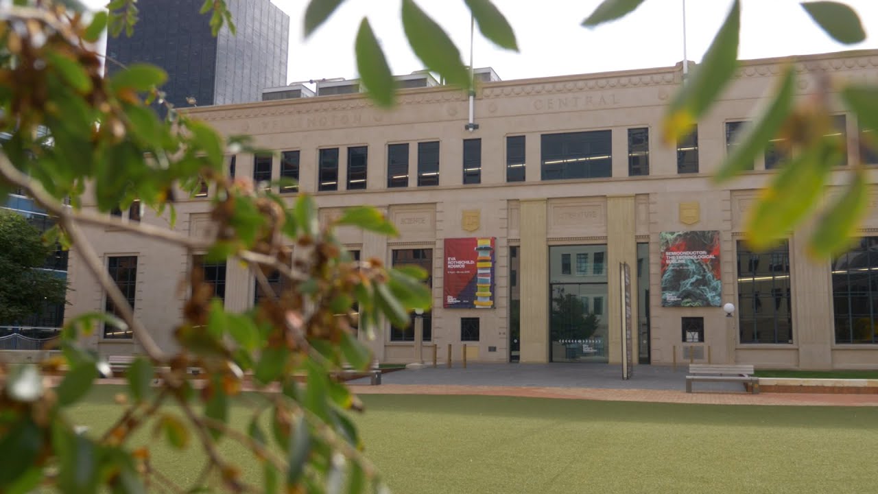 See spectacular international art at City Gallery Wellington - YouTube