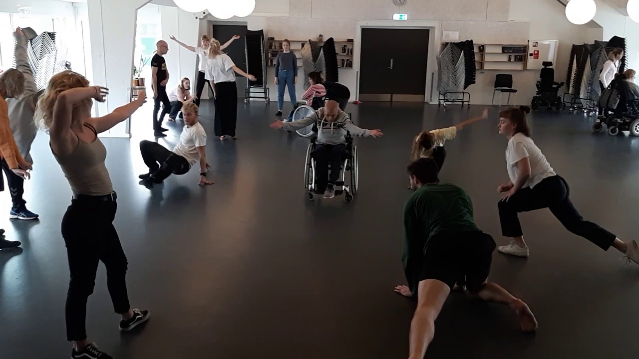 Video undervisning i integreret dans Egmont højskolen - YouTube