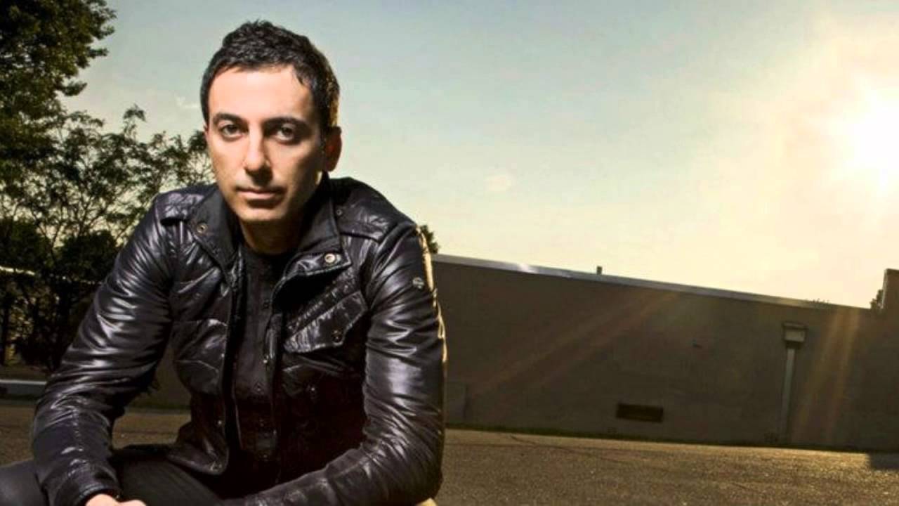 David Guetta Ft. JD Davis - World is Mine (Deep Dish Remix) - YouTube