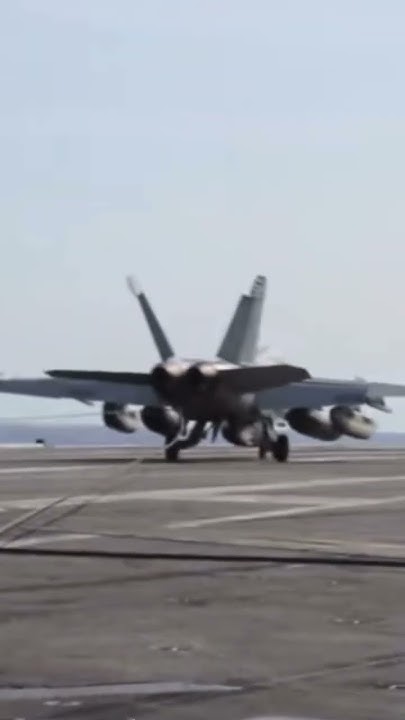 CVN 72. Flight Deck Operations. F18/F35 CAT/TRAP. DECEMBER 2022. - YouTube