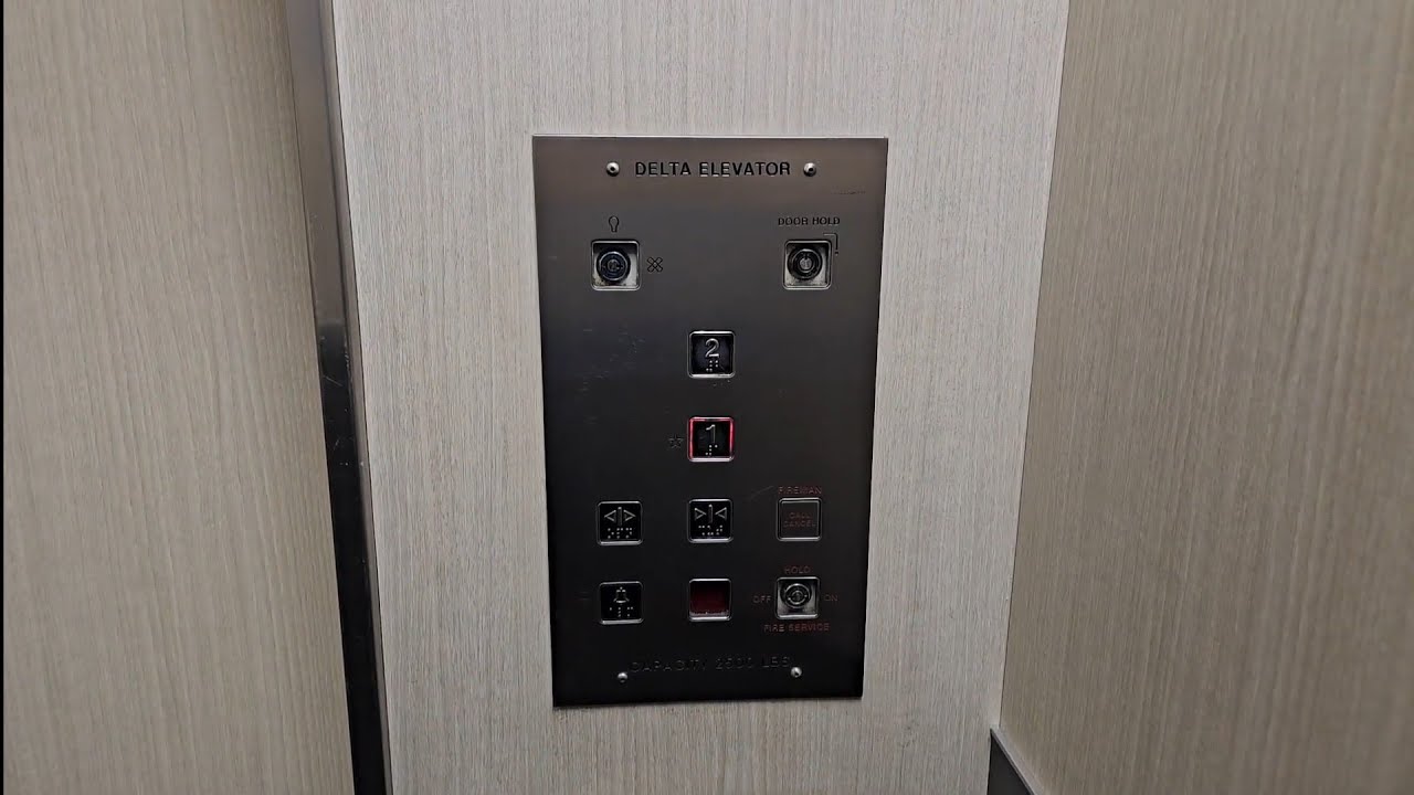 Delta Hydraulic Elevator @ Bennington Building - Orlando, FL - YouTube