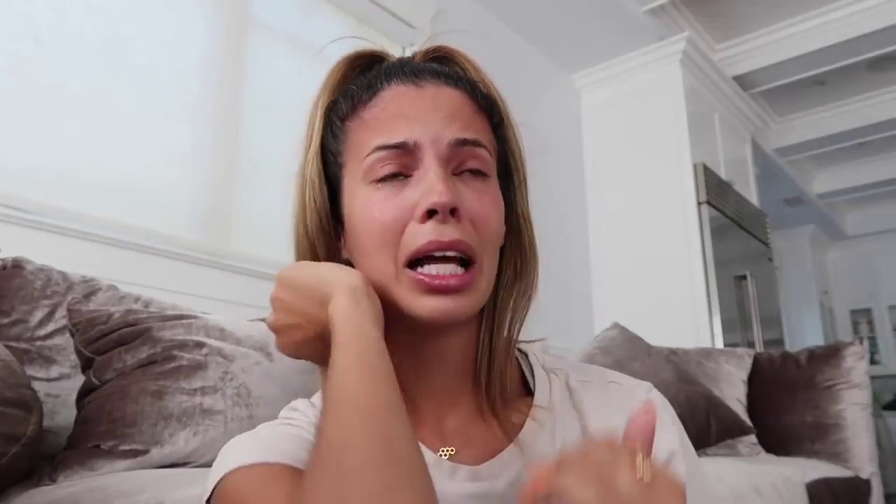 laura lee pretending to cry for 30 seconds straight - YouTube