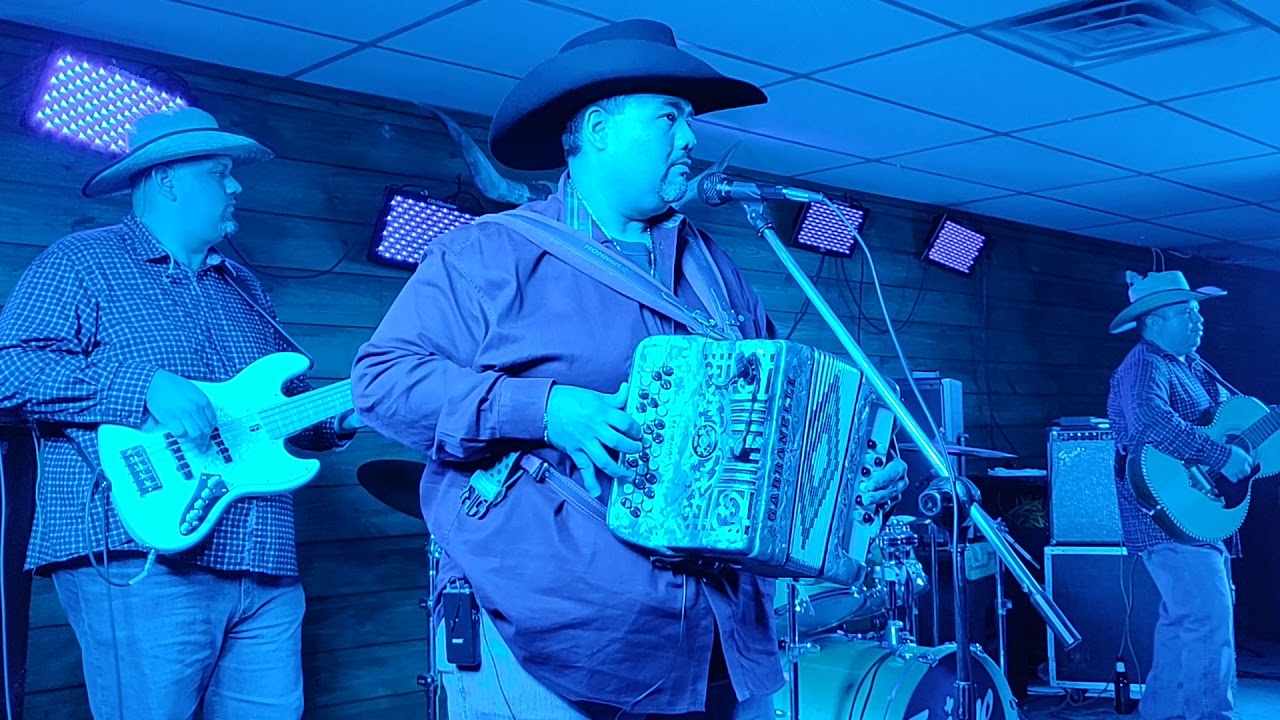 Tejano Boys w/ special guest Anthony "Big Show" Trevino - YouTube