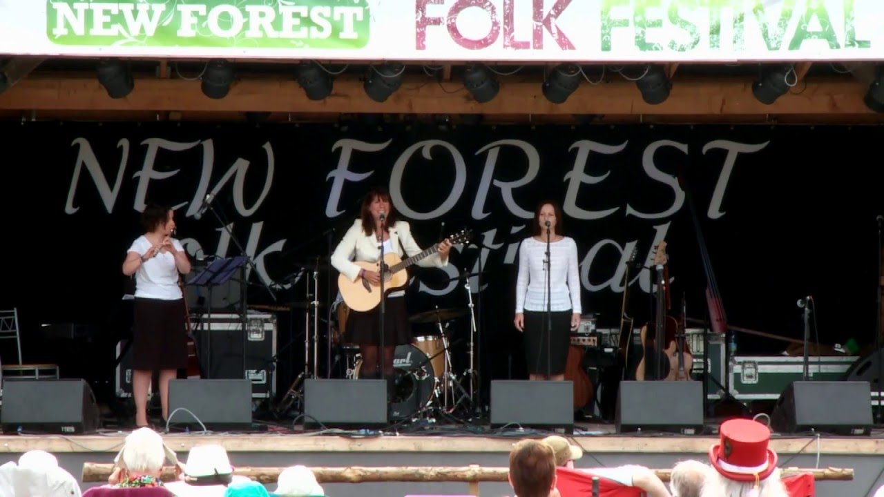 Polly Morris "Smile" at the New Forest Folk Festival - YouTube