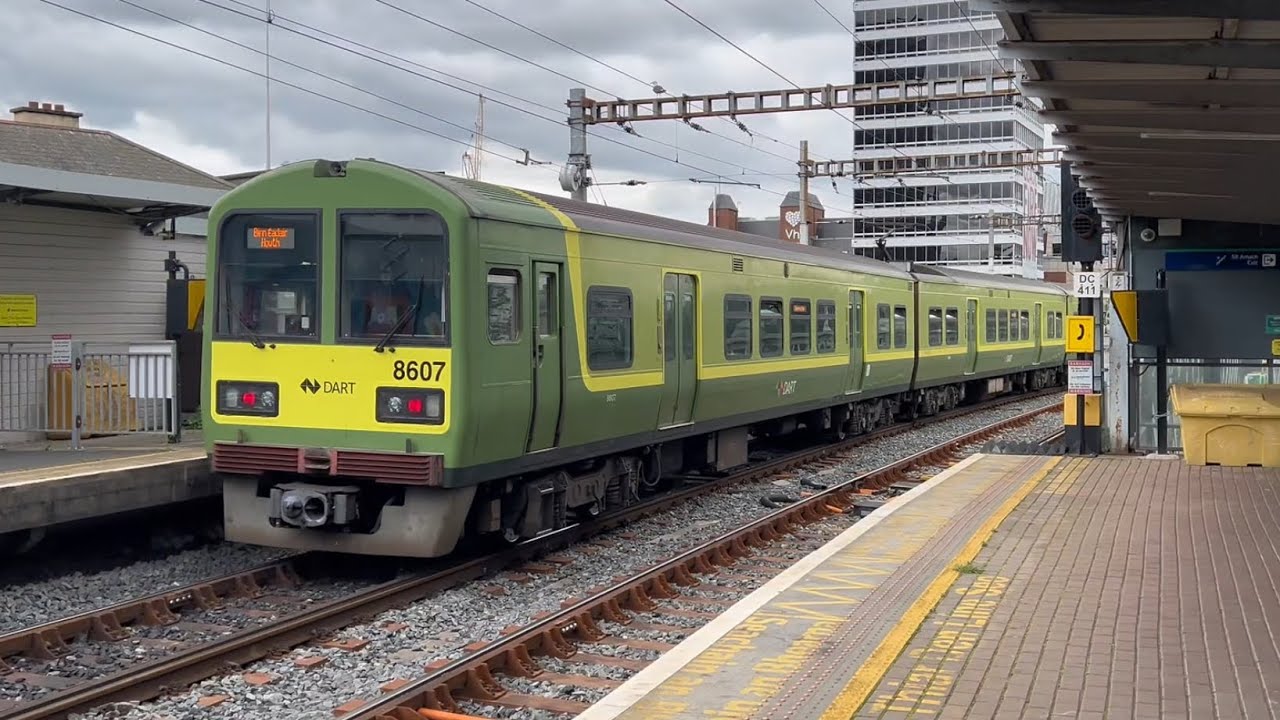 Irish Rail | DART 8500 Class EMUs 8605 + 8607 | Tara Street - YouTube