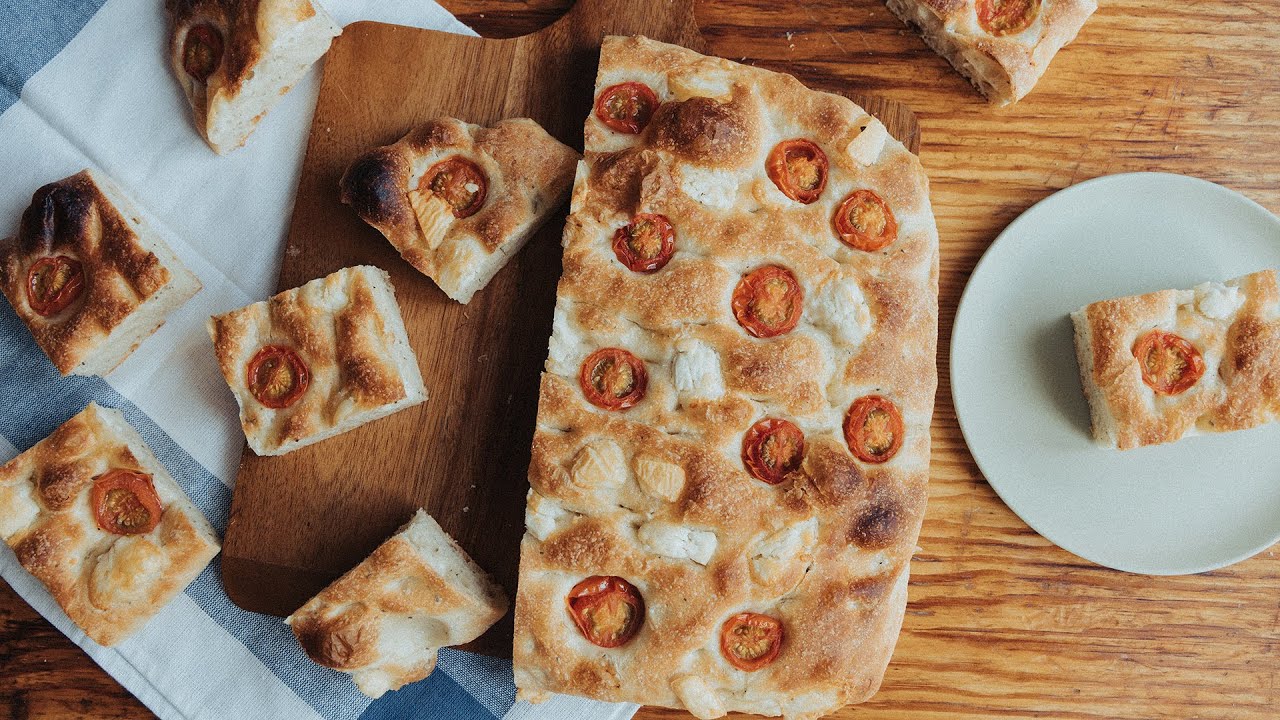 [Showcase] How to easily make poolish focaccia - YouTube