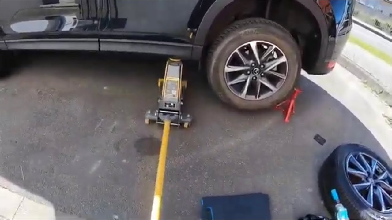 Wagenheber ansetzen Auto aufbocken PKW anheben und mit Böcken Sichern ...