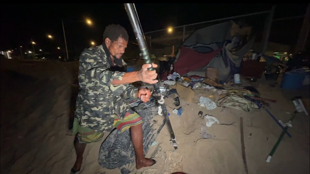 Fishing w the homeless 🎣 ️ HAWAII IRL 🏝️ - YouTube