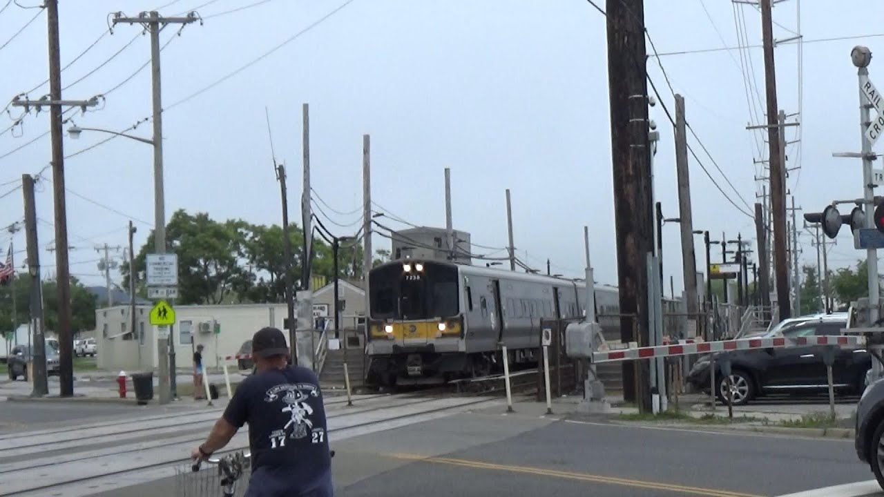 LIRR 7238 M7 Train to Long Beach - Long Beach Rd Railroad Crossing #1 ...