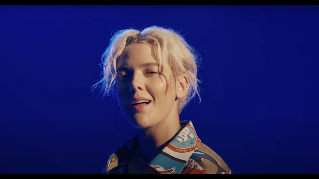 Betty Who - She Can Dance (Official Music Video) - YouTube