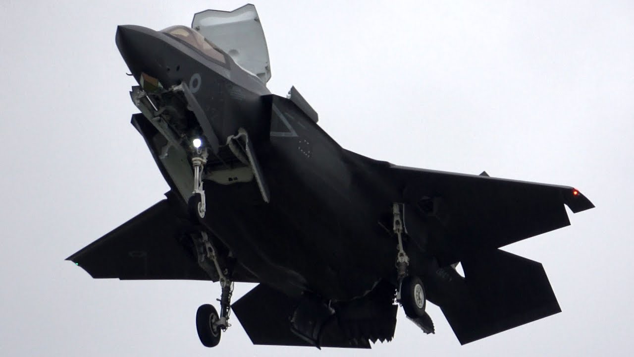 4Kᵁᴴᴰ RAF F-35B LIGHTNING II SLOW, LOW & LOUD @ RIAT 2019 - YouTube