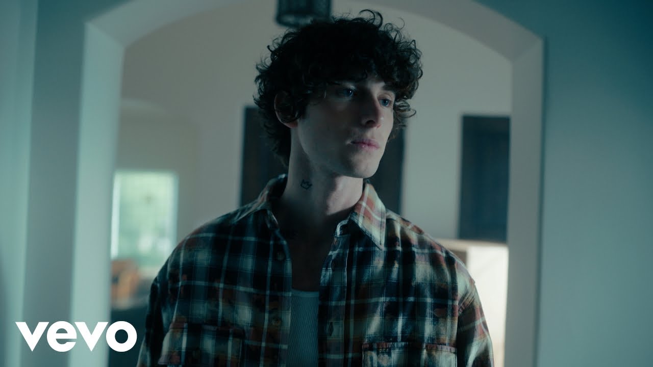 August Royals - Oxygen (Official Video) - YouTube Music