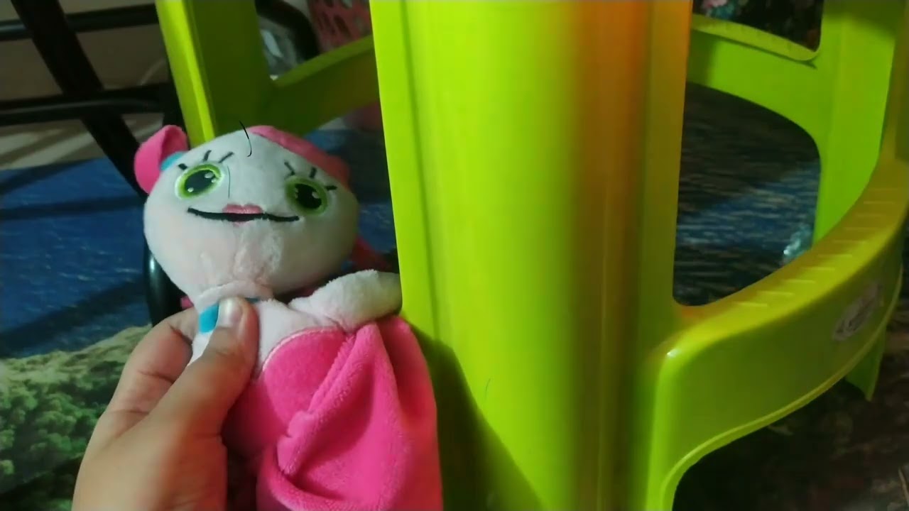 Mommy long legs death scene recreated - YouTube