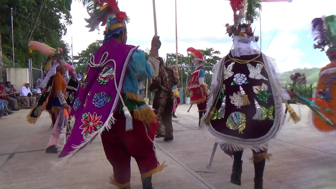 Danza de los Moros y Españoles - YouTube