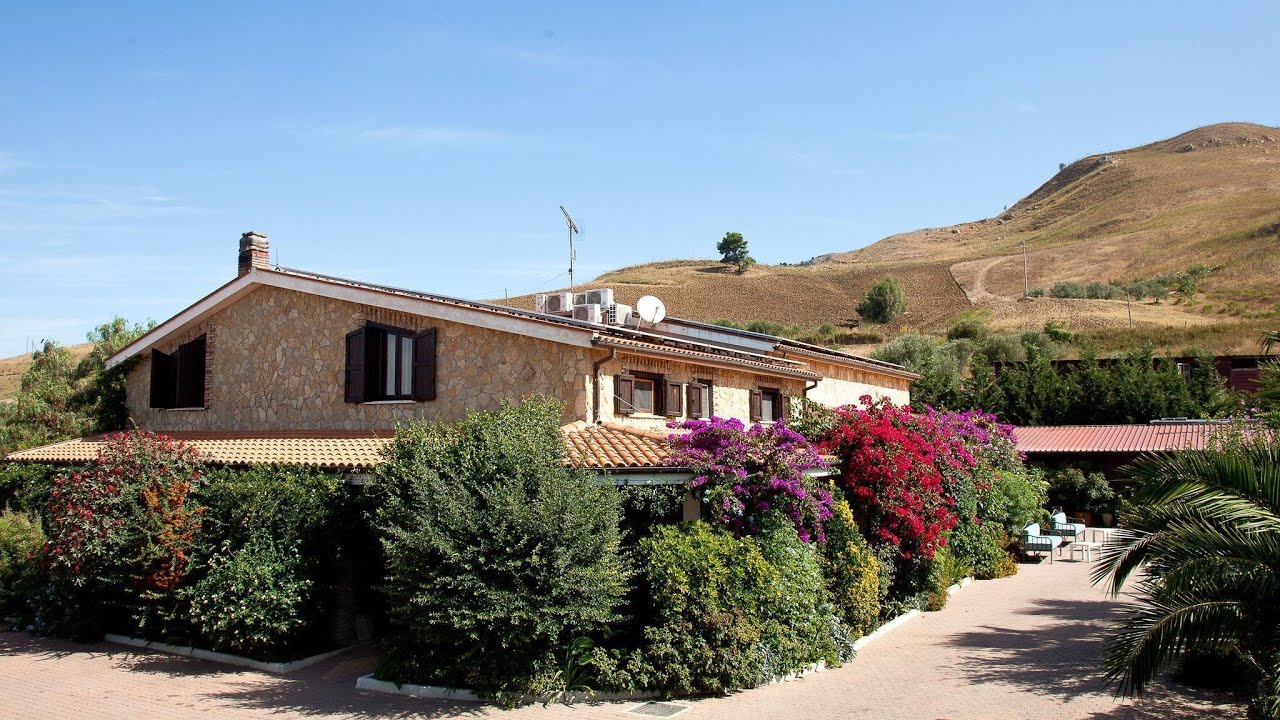 Group accommodation in the center of Sicily with private pool, Alia ...