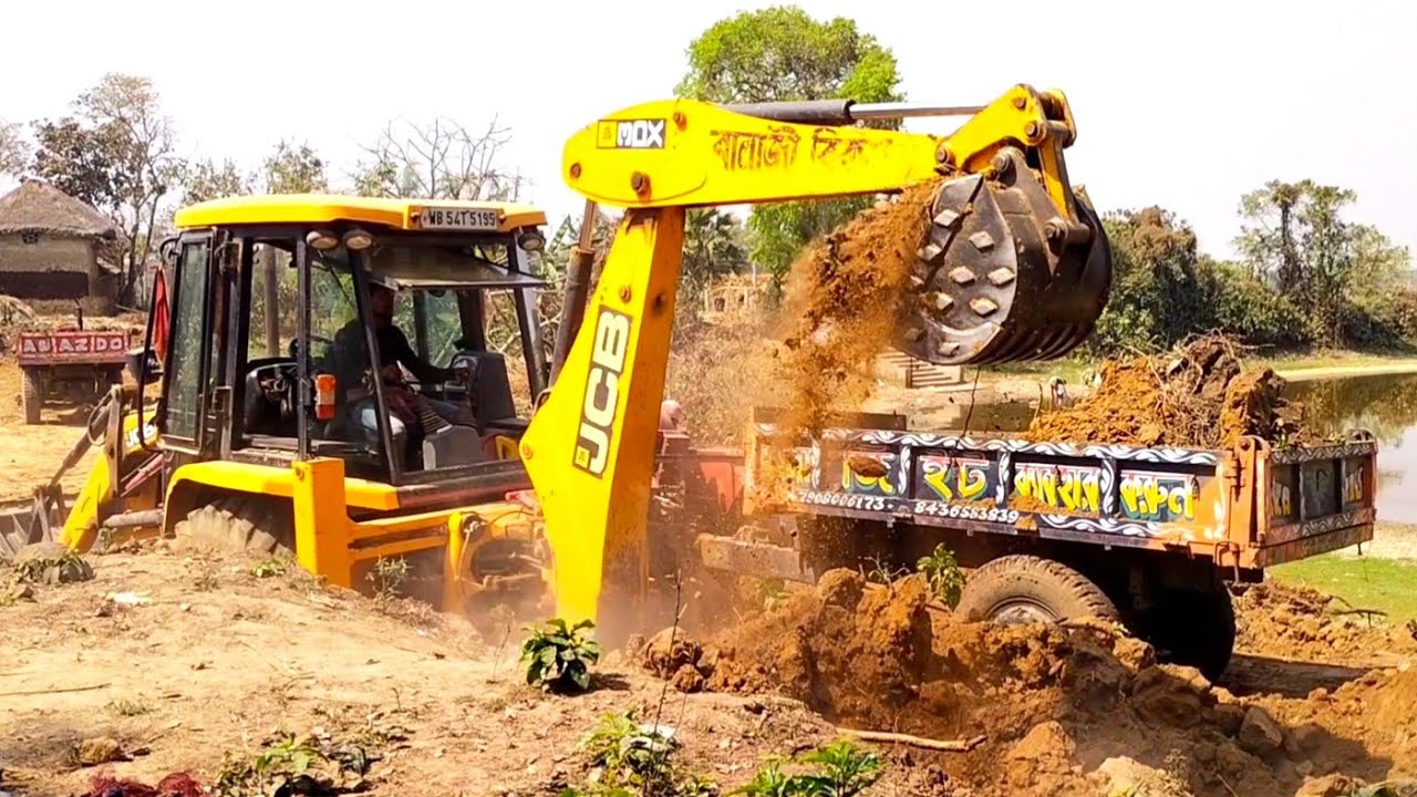New Jcb 3dx Backhoe Machine Loading Mud In Old Mahindra 475 Di Tractor ...