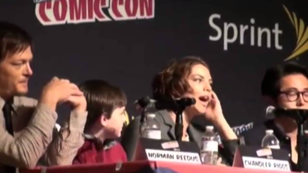 The Walking Dead Season 2 Panel New York Comic Con - YouTube
