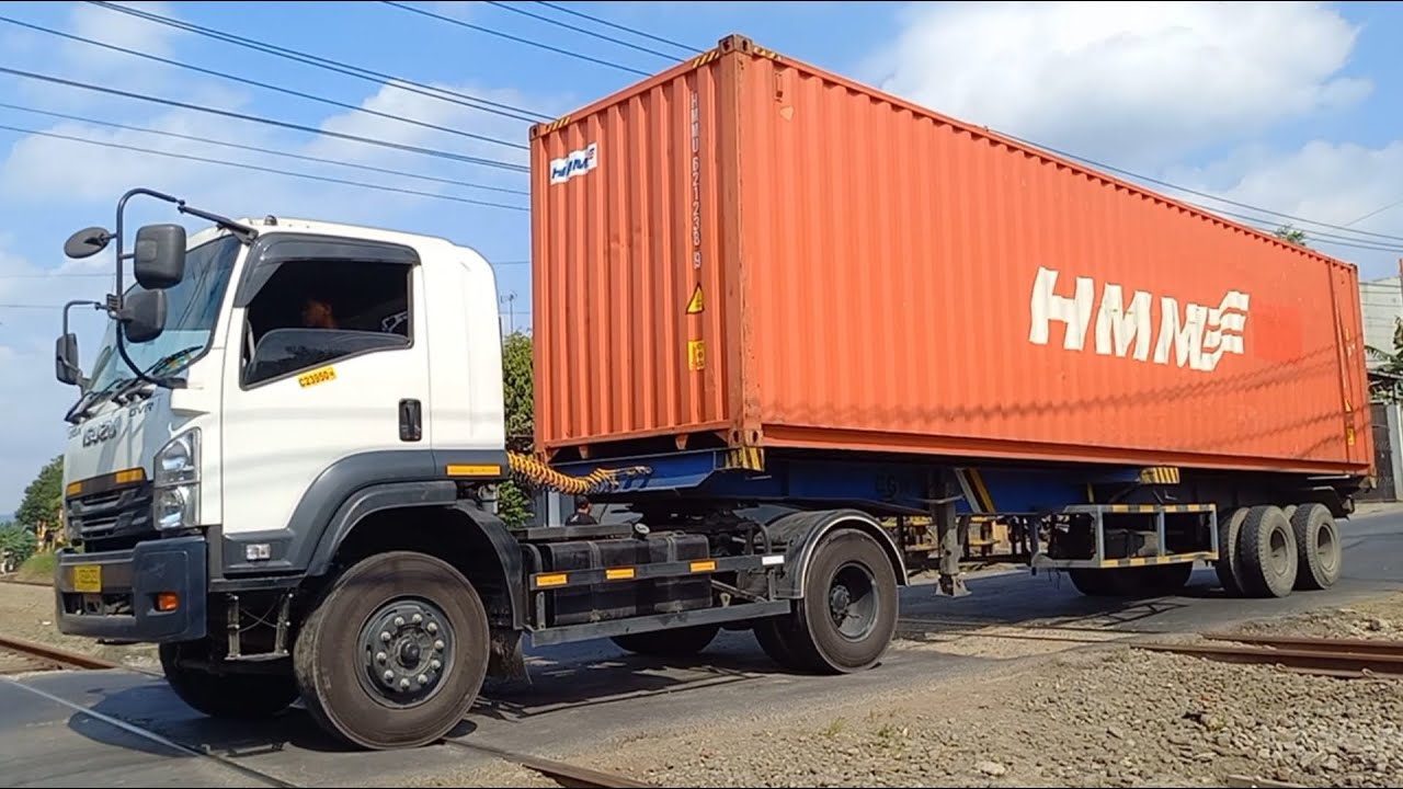 TRONTON GEDE ‼️ Mobil Truk, Mobil Kontainer, Bus, Mobil BBM melintas di ...