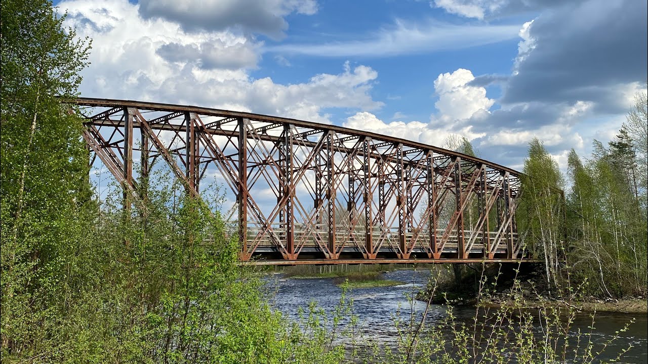 Komia rautasilta hyttikoskella siikalatvalla. #finland #joki #river # ...