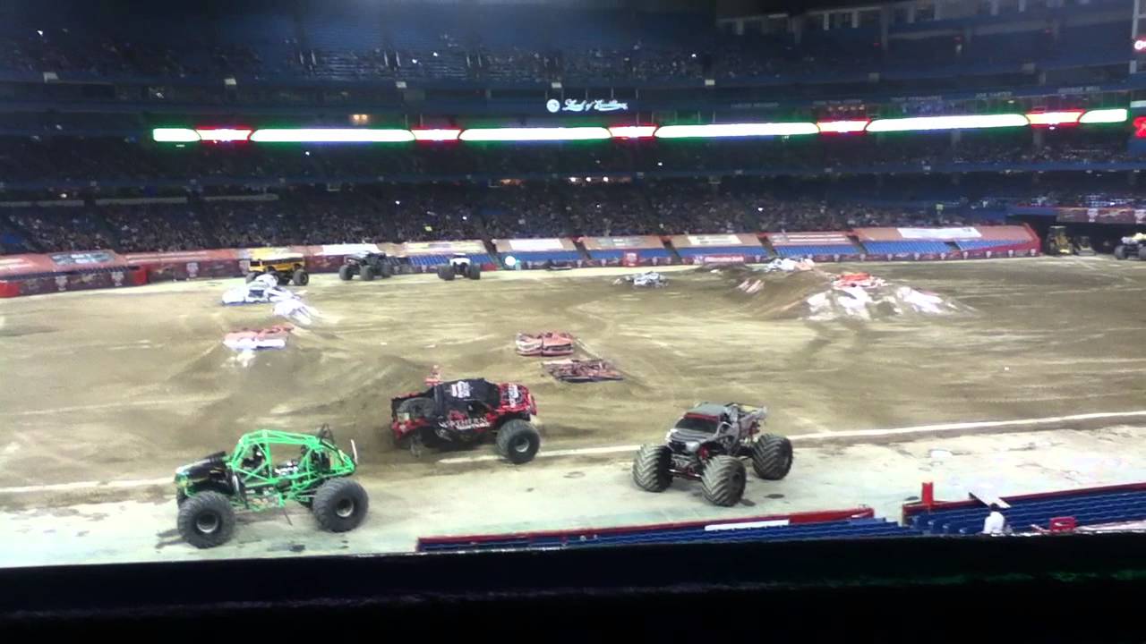 Monster Jam Toronto 2014 (Sunday) : Northern Nightmare Freestyle - YouTube