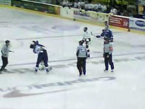 Corey Neilson vs Jason Robinson fight - YouTube