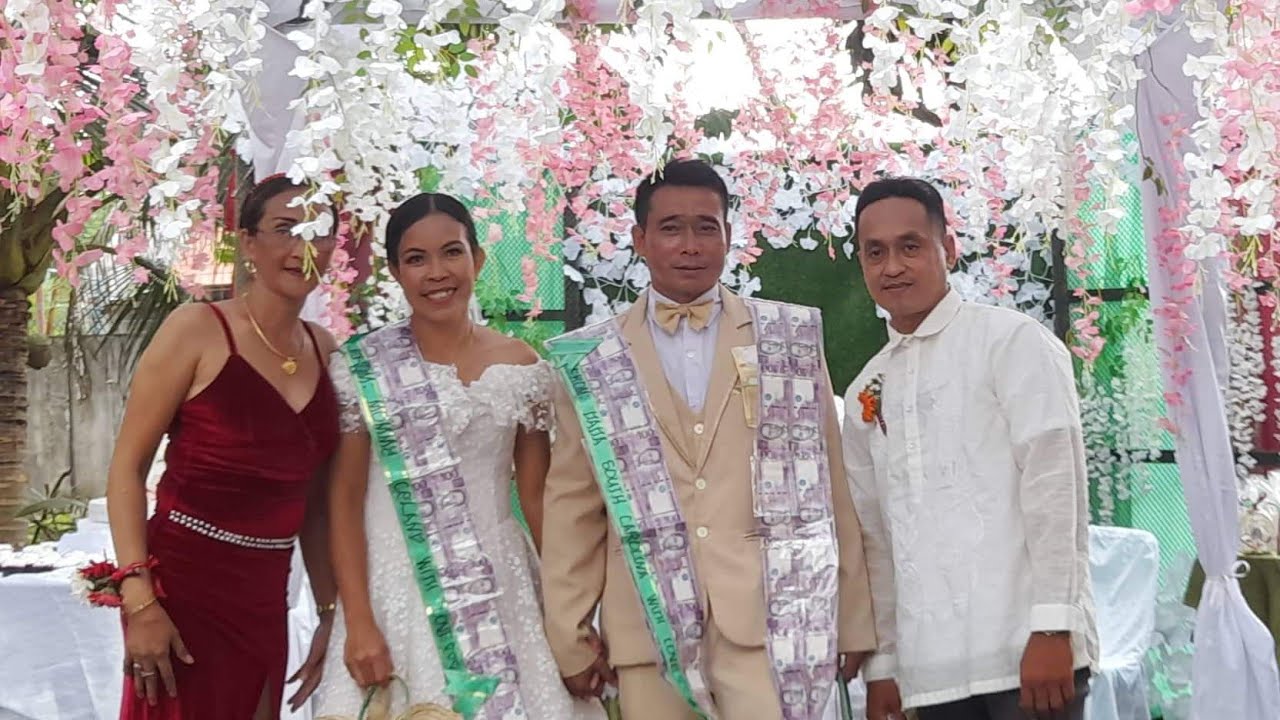 Dance and Pinning the money to the Bride and the Groom#kikechannel ...