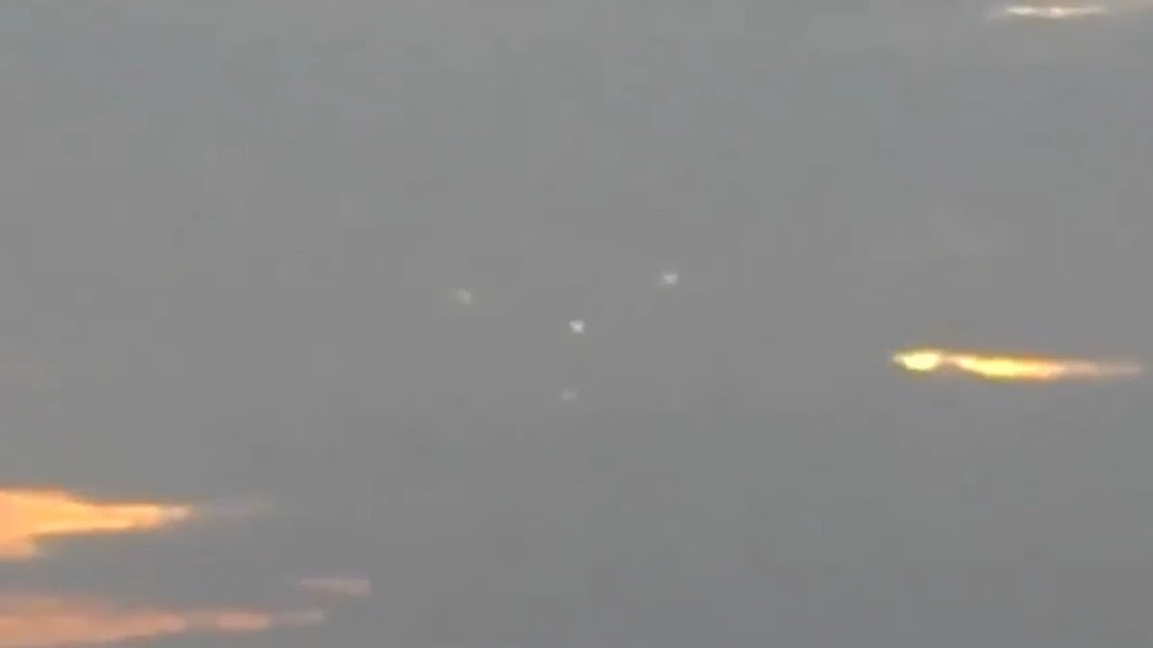 Triangle Mothership in Maui, Hawaii on April 5, 2020 - YouTube
