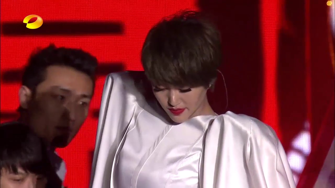 「高清回顾」谭维维 Sitar Tan【谭某某】｜2009-10湖南卫视跨年演唱会 - YouTube