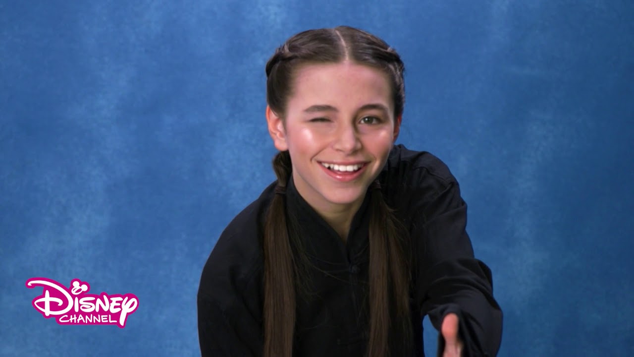 Raven, saison 2 | 30 choses à savoir sur Sky | Disney Channel BE - YouTube