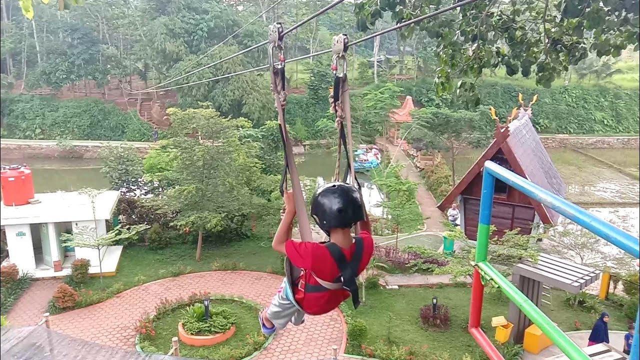 wahana flying fox di wisata kampung kita Setu Bekasi - YouTube