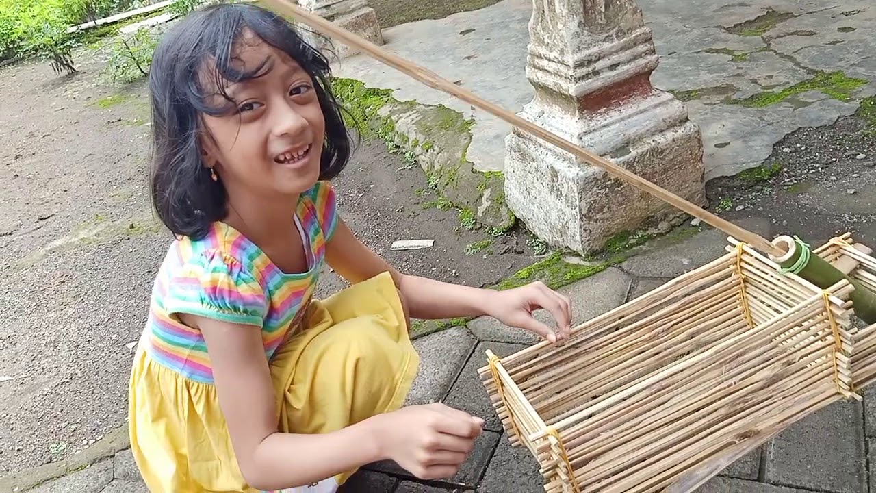 Mobil-mobilan dari bambu dan sandal bekas - YouTube