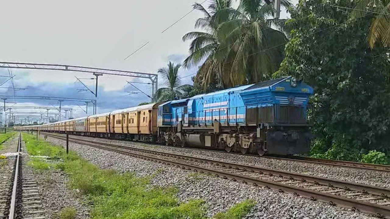 Vishwamanava Express in LHF mode | Belagavi - Mysore Jn | Kyathsandra ...