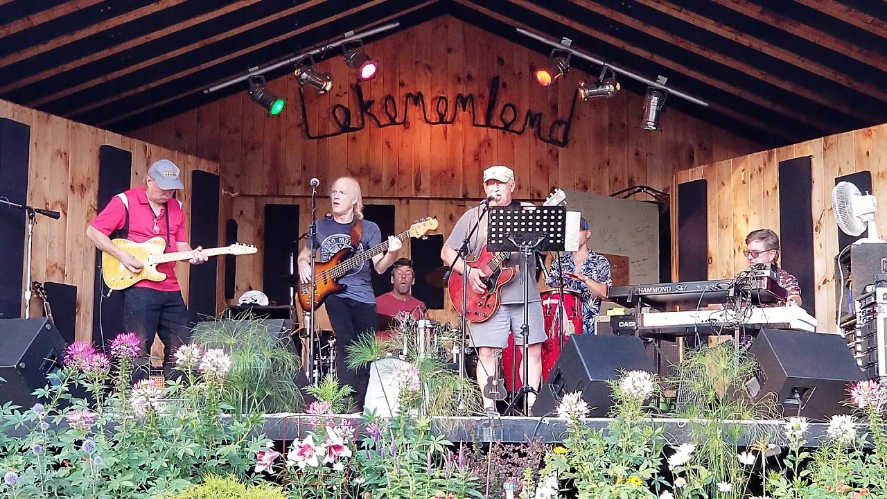 Conga Se Menne: West U P Town - YouTube