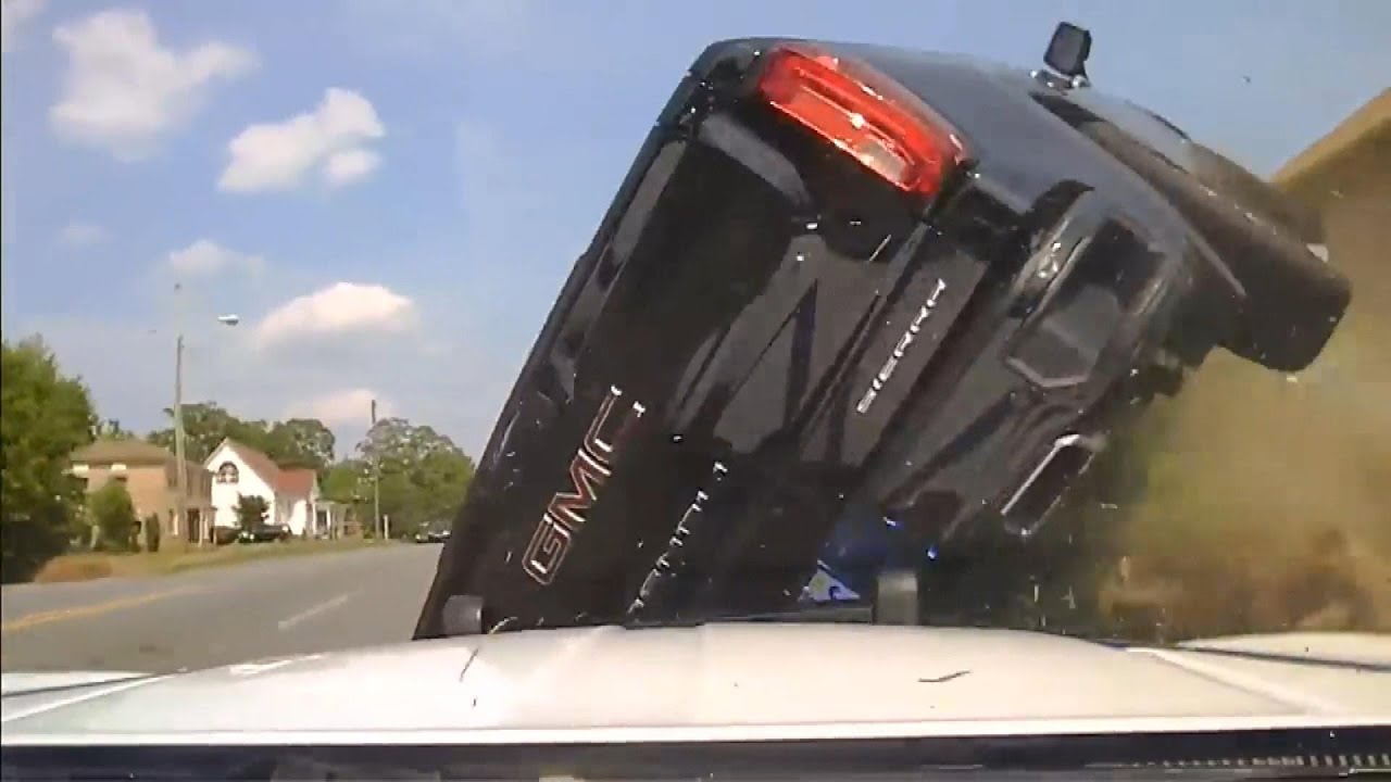 High-Speed Chase Barrels Through Arkansas - YouTube