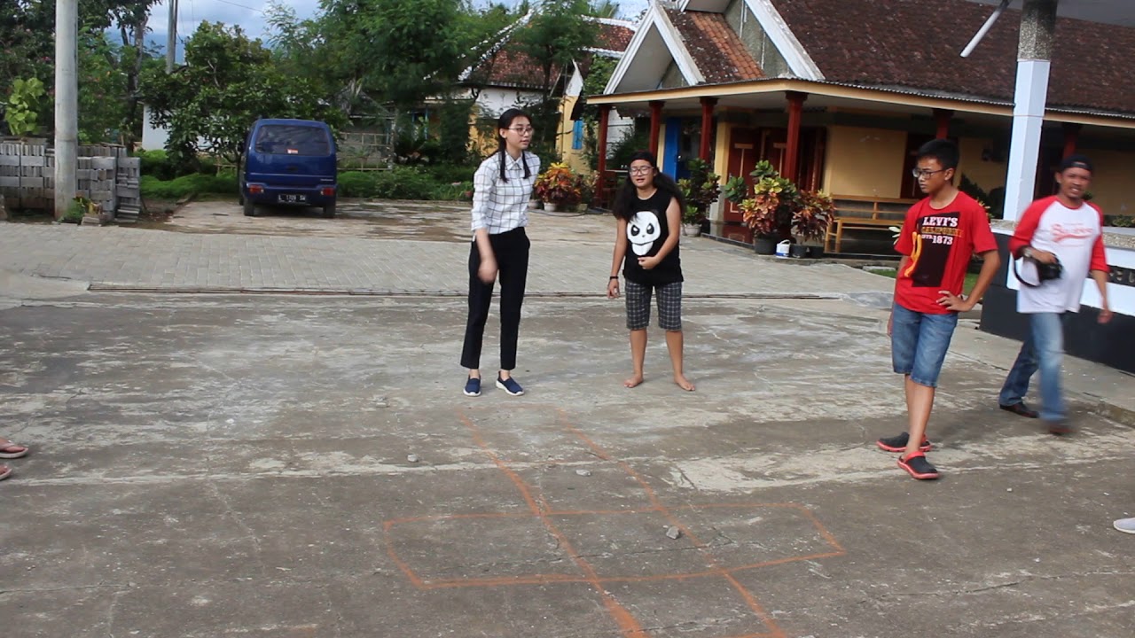 Permainan Tradisional Engklek - YouTube