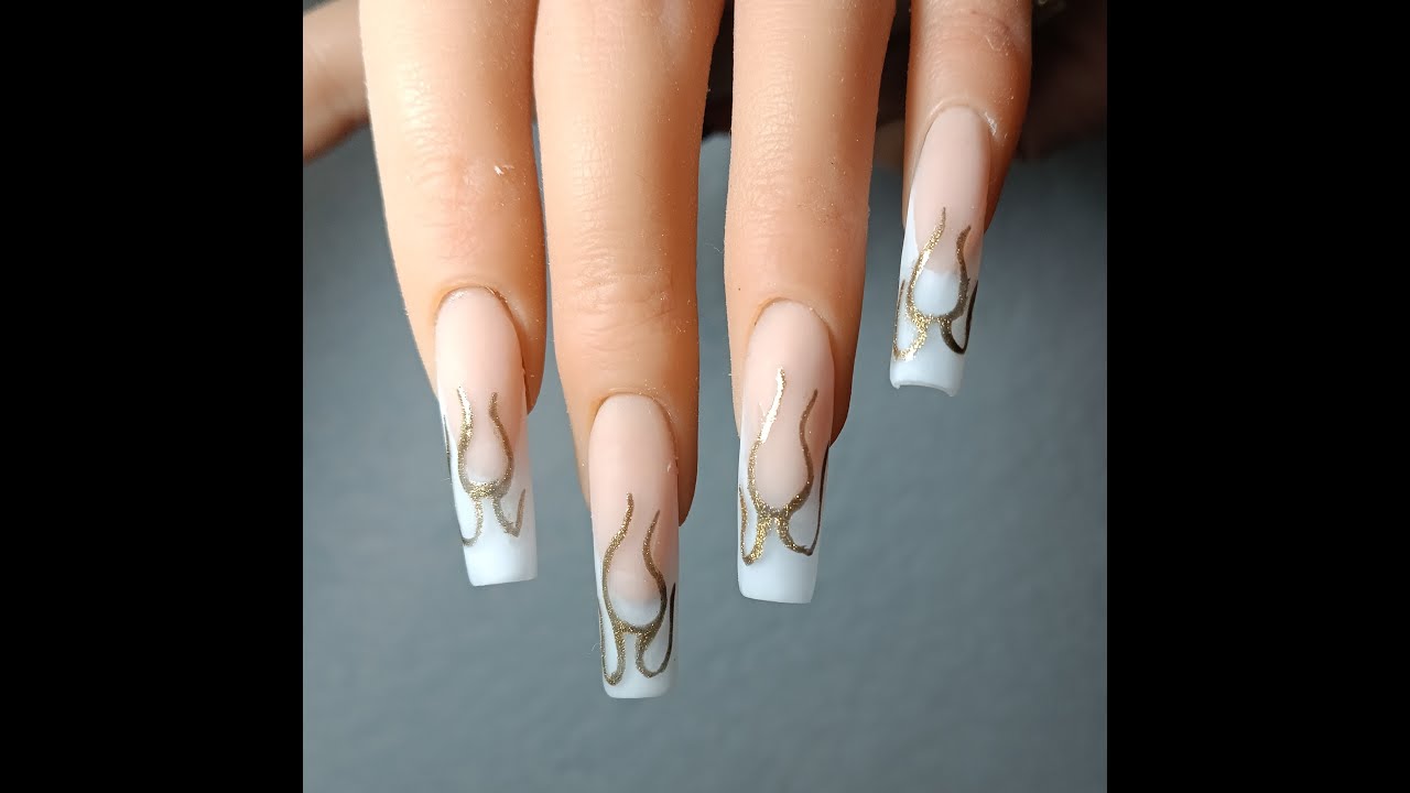 Uñas con tecnica de reversa y flamas con efecto espejo - YouTube