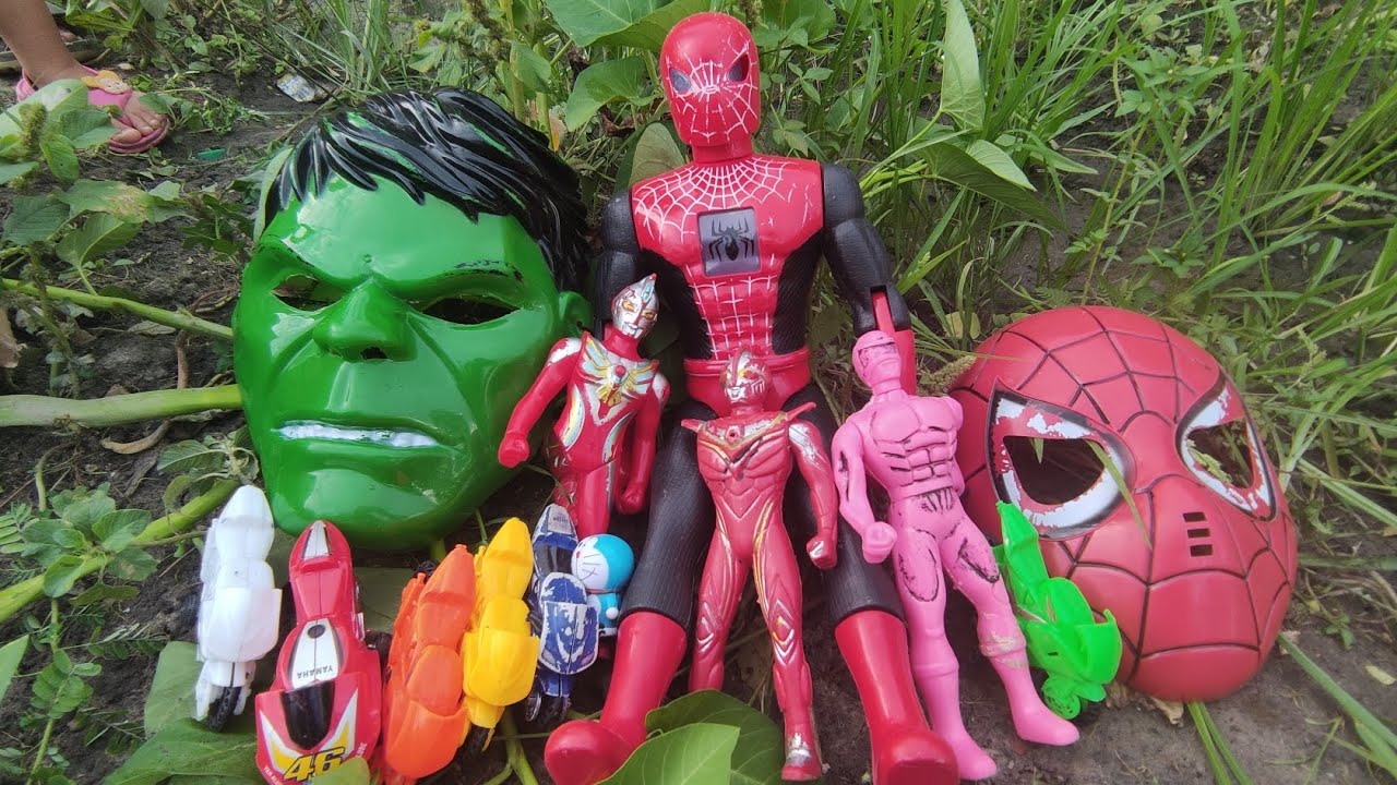 mencari mainan spiderman, ultraman, power rangers, topeng spiderman ...