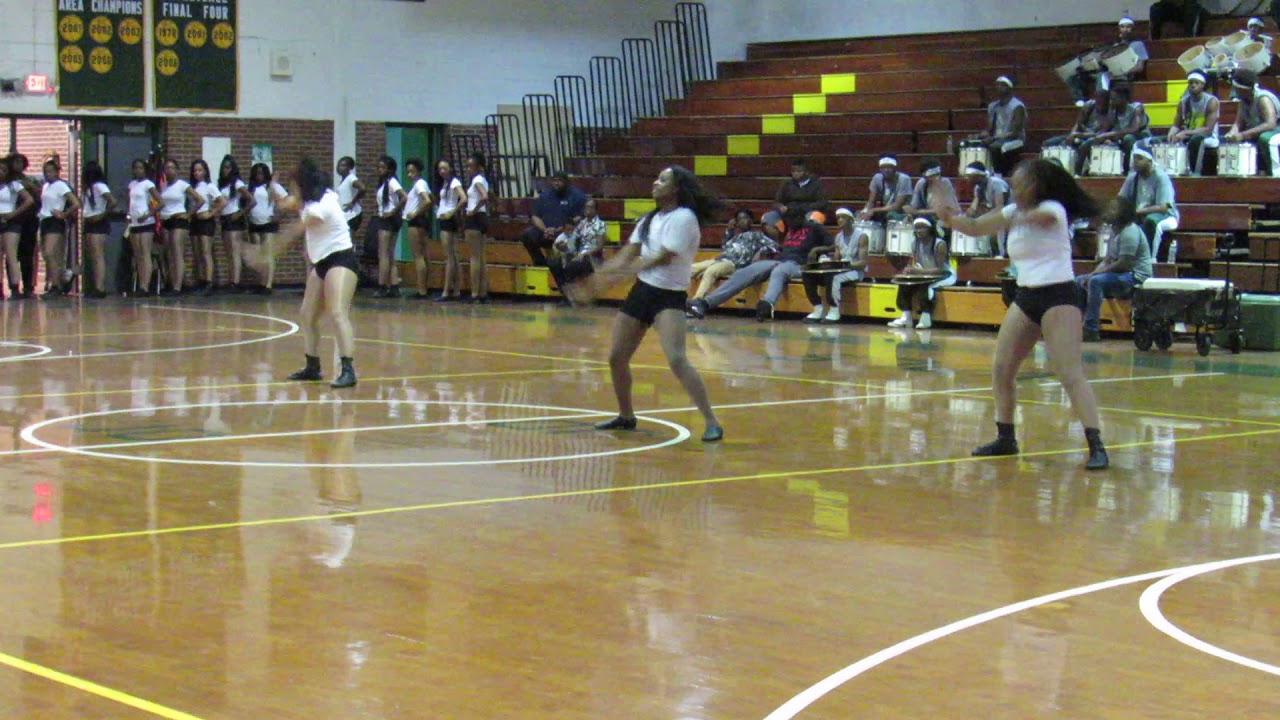 Arianna Makes The Jefferson Davis Vols Dynamic Divas {2019} Squad ...