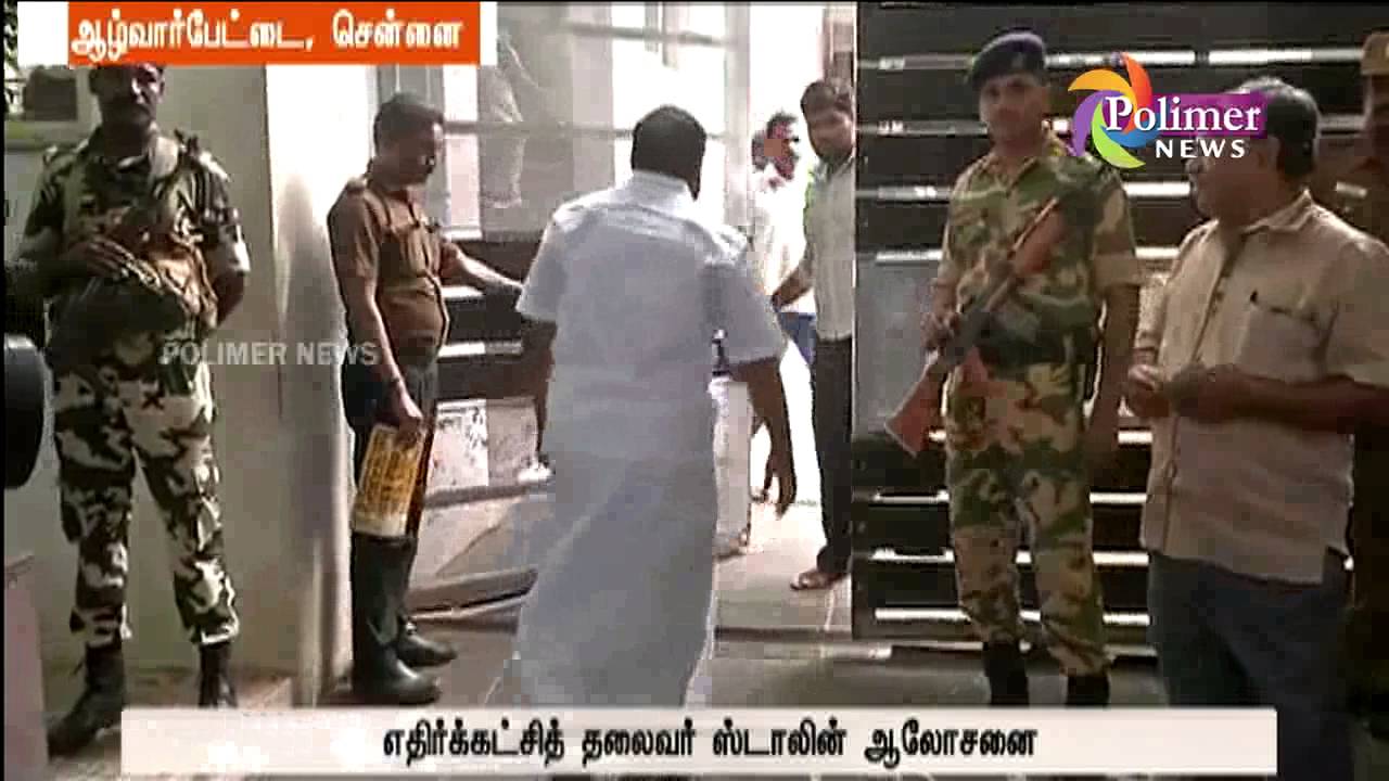 MK Stalin, in his house, is in consultation with senior executives ...